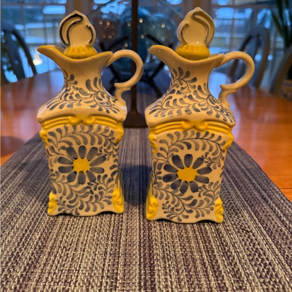 Dining | Cruet In Blue White Trimmed In Yellow | Poshmark